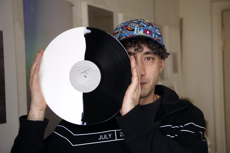 Interview with Irakli: Channeling music from other planets – unklar